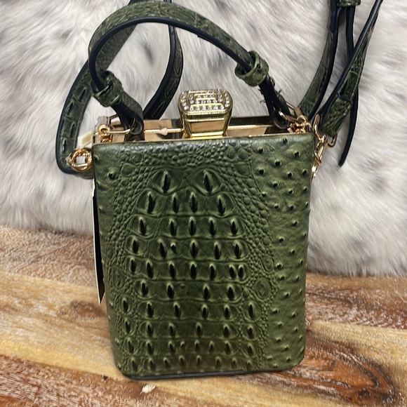Isabelle | Bags | Nwt Isabelle 2 Way Green Faux Ostrich Bag With ...